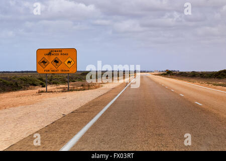 Unfenced road sign in outback Australia Stock Photo - Alamy