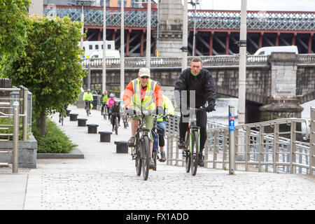 Cyclists using cycle path by the river Thames in Richmond London Stock ...
