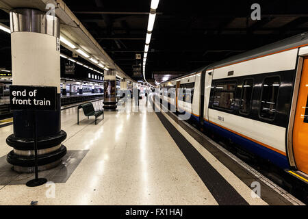 London Euston railway station platform 8. UK Stock Photo - Alamy