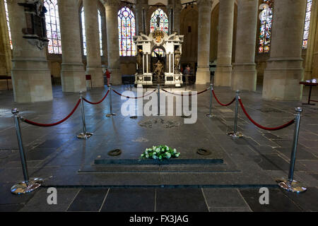 Royal Monument of Willem van Oranje and entrance of the Dutch Royal ...