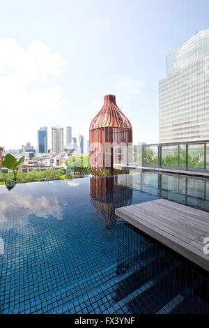 Singapore Park Royal Hotel pool Stock Photo - Alamy