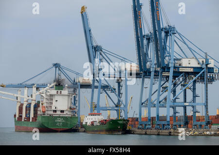 DJIBOUTI port, ethiopian ships MV Gibe / DSCHIBUTI, Hafen, Schiffe der ...