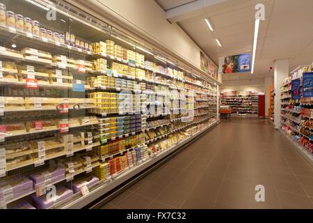 Interior of an Albert Heijn supermarket Stock Photo - Alamy