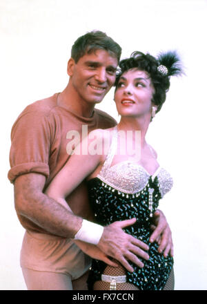 TRAPEZE GINA LOLLOBRIGIDA, BURT LANCASTER Date: 1956 Stock Photo ...