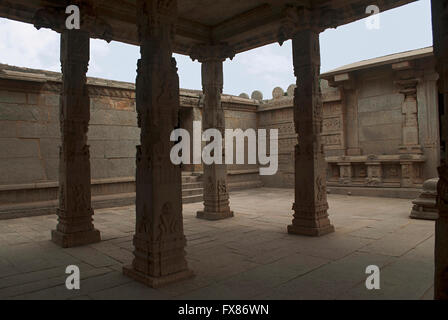 The open mandapa with tall and ornate cubical type of Vijayanagara ...