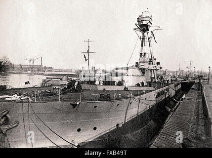 Royal Navy warship WW1 Stock Photo - Alamy