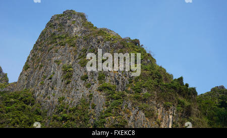 limestone rocks oh thai island ko phi phi Stock Photo - Alamy