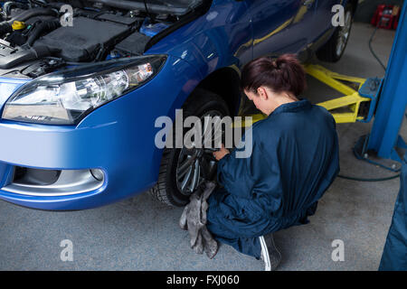 female mechanic fixing a car Stock Photo - Alamy