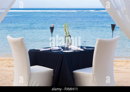 Seaside Candlelight Dinner, Nusa Dua, Bali, Indonesia Stock Photo - Alamy