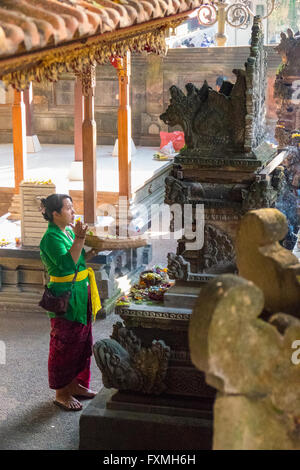 People Worshiping in Ubud, Bali, Indonesia Stock Photo - Alamy