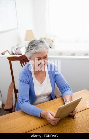 Senior woman using a tablet Stock Photo - Alamy