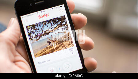 Tinder logo on smartphone screen Stock Photo - Alamy