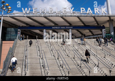 UK WEATHER. Wembley Park, UK. 12th December 2022. Booby Moore Statue in ...