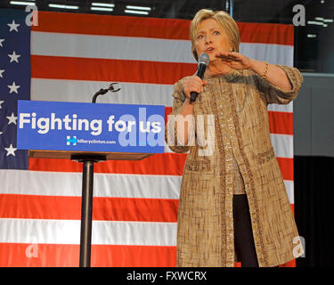 Hillary Clinton Campaigns for Presidency at SW College Los Angeles ...