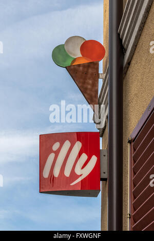 Illy Caffe logo sign brand Stock Photo - Alamy