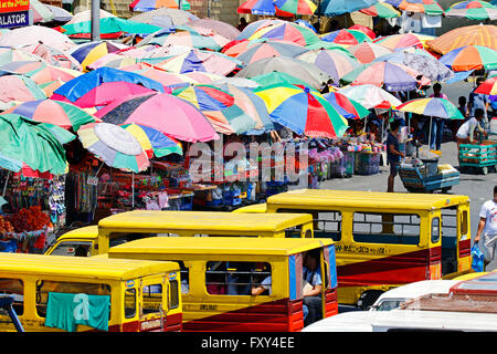 MINI BUSES & PEDESTRIANS BACLARAN MANILA PHILIPPINES 05 May 2015 Stock ...