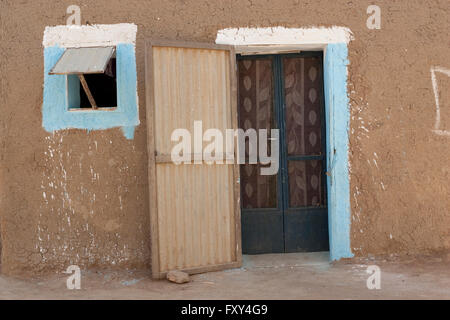 Traditional adobe house in Djenne (Djenné), Mali, Africa Stock Photo ...