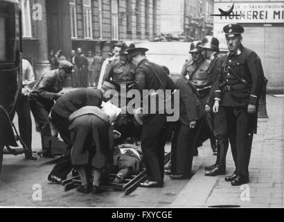 July Putsch 1934, casualty state trooper becoming on a stretcher from ...