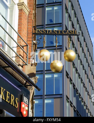 The golden balls pawnbrokers sign Stock Photo - Alamy