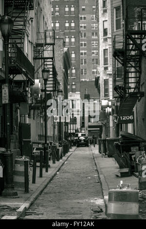 Alleyway in downtown Philadelphia Stock Photo - Alamy