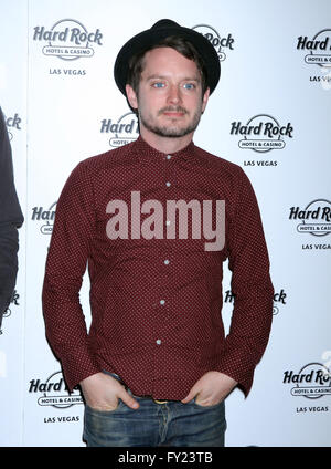 Wooden Wisdom: Elijah Wood and Zach Cowie perform a live DJ set at Hard ...
