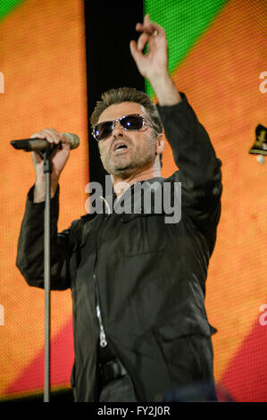 Live 8 Concert - Hyde Park. Michael Stipe of REM performing on stage ...
