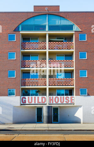 Guild House, 1963, seminal postmodern residential building by Robert ...