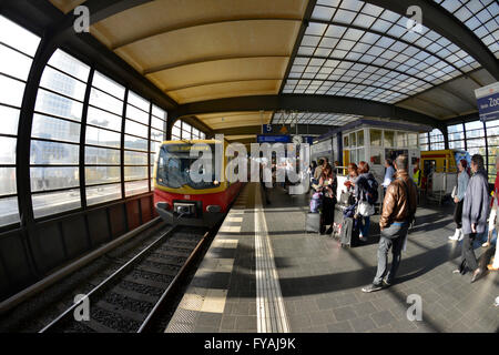 U-Bahn U 9, Bahnhof Zoo, Charlottenburg, Berlin, Deutschland *** Subway ...
