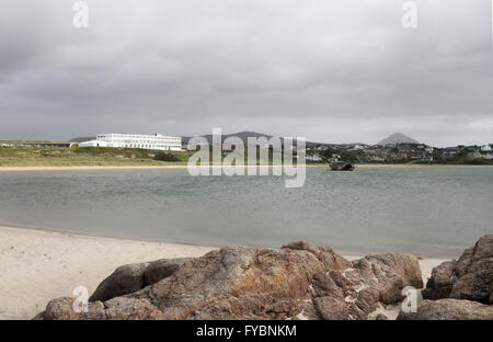 Bunbeg beach and Ostan Gweedore Hotel, Co. Donegal, Ireland Stock Photo ...
