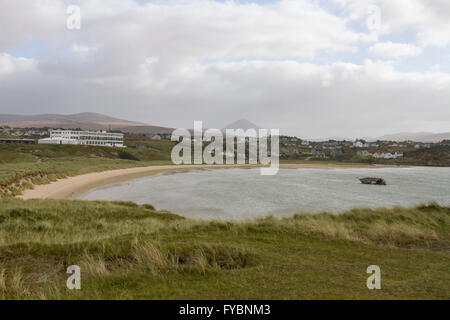 Bunbeg beach and Ostan Gweedore Hotel, Co. Donegal, Ireland Stock Photo ...