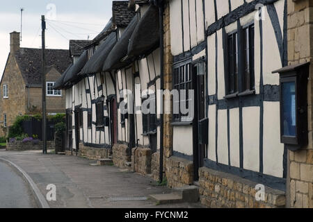 mickleton gloucestershire cotswold village street houses buildings ...