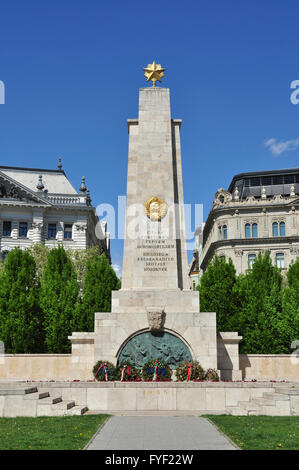 Monument to Soviet soldiers, Liberty Square (aka Freedom Square ...