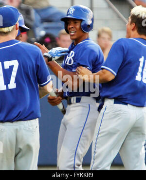 June 6, 2015 - Rancho Bernardo's Calvin Mitchell, center, is ...