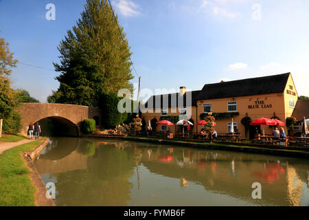 The Blue Lias pub by Grand Union Canal, Long Itchington, Warwickshire ...