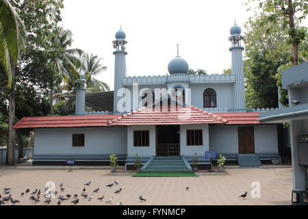Cheraman Juma Masjid built in 629 AD by Malik Ibn Dinar ; Kodungallur ...