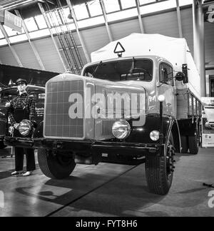 Heavy truck Mercedes-Benz L5000, 1951 Stock Photo - Alamy