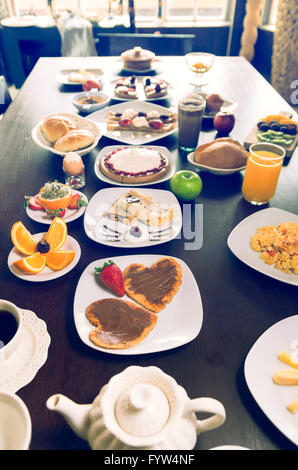 Breakfast buffet with fresh juices Stock Photo - Alamy
