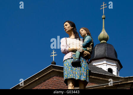 Figures mother and child in front of a church Stock Photo - Alamy