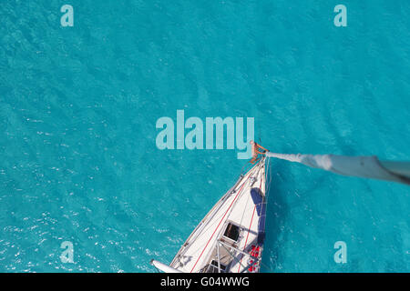 Sailing Vessel in the shallow waters of Cocos (Keeling) Atoll, Indian ...