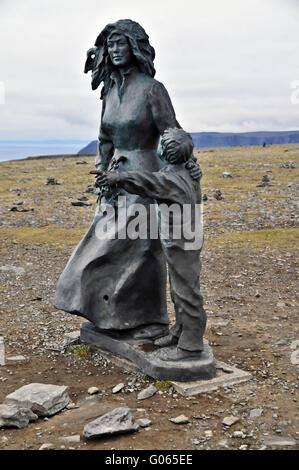 Mother and Child sculpture by Eva Rybakken, Nordkapp (North Cape ...