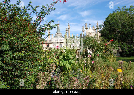 Brighton Pavilion in the background Stock Photo - Alamy