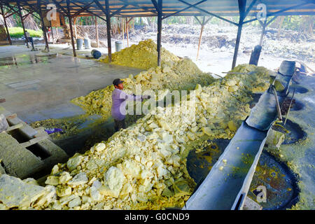 pure sulphur or sulfur ore sample, often called brimstone Stock Photo ...
