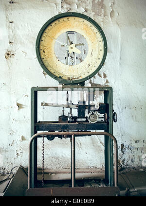 old factory scales Stock Photo - Alamy