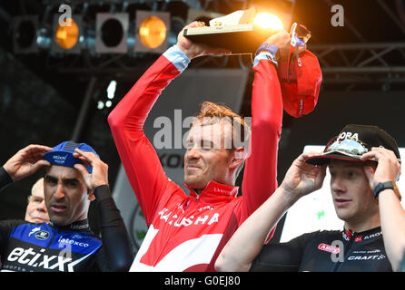 Norwegian winner Alexander Kristoff (C) of Team Katusha celebrates ...