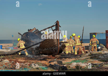Dungeness beach, Kent, UK. Vandals set alight one of the derelict ...