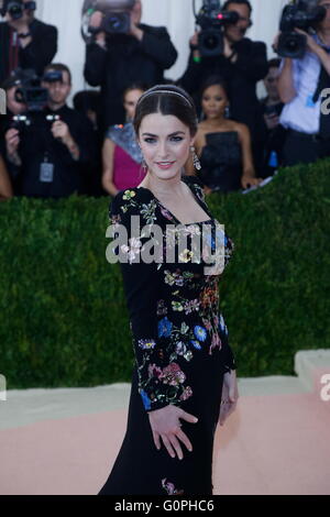Bee Shaffer attends The Metropolitan Museum of Art's Costume Institute ...