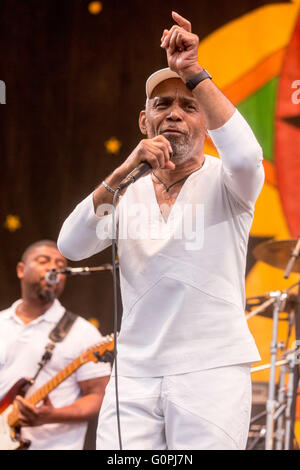 Frankie Beverly performs at the New Orleans Jazz and Heritage Festival ...