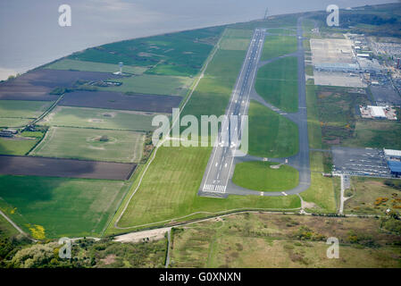 A Pilots view of Liverpool John Lennon Airport runway, Liverpool ...