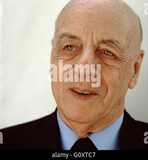 AJAXNETPHOTO - 1984. EMSWORTH, ENGLAND. SAILING - HISTORY - SIR ALEC ...