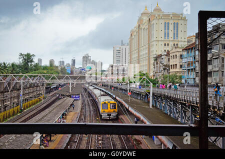 Mumbai Local Train Stock Photo - Alamy